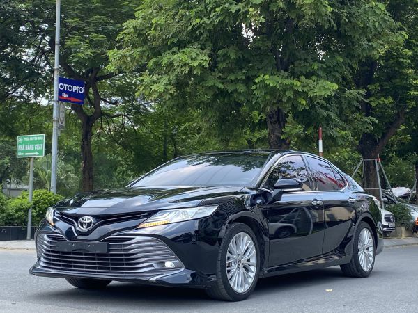 Mua bán Toyota Camry 2.5Q 2020 màu đen - Giá xe cũ & trả góp