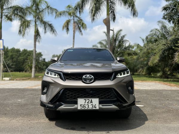 Mua bán Toyota Fortuner Legender 4x2 AT 2022 màu đồng: Giá xe