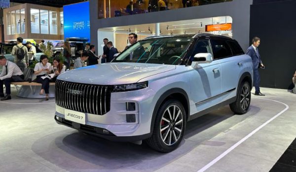 Jaecoo J7 2026: Giá lăn bánh, Hình ảnh, Thông số & Trả góp