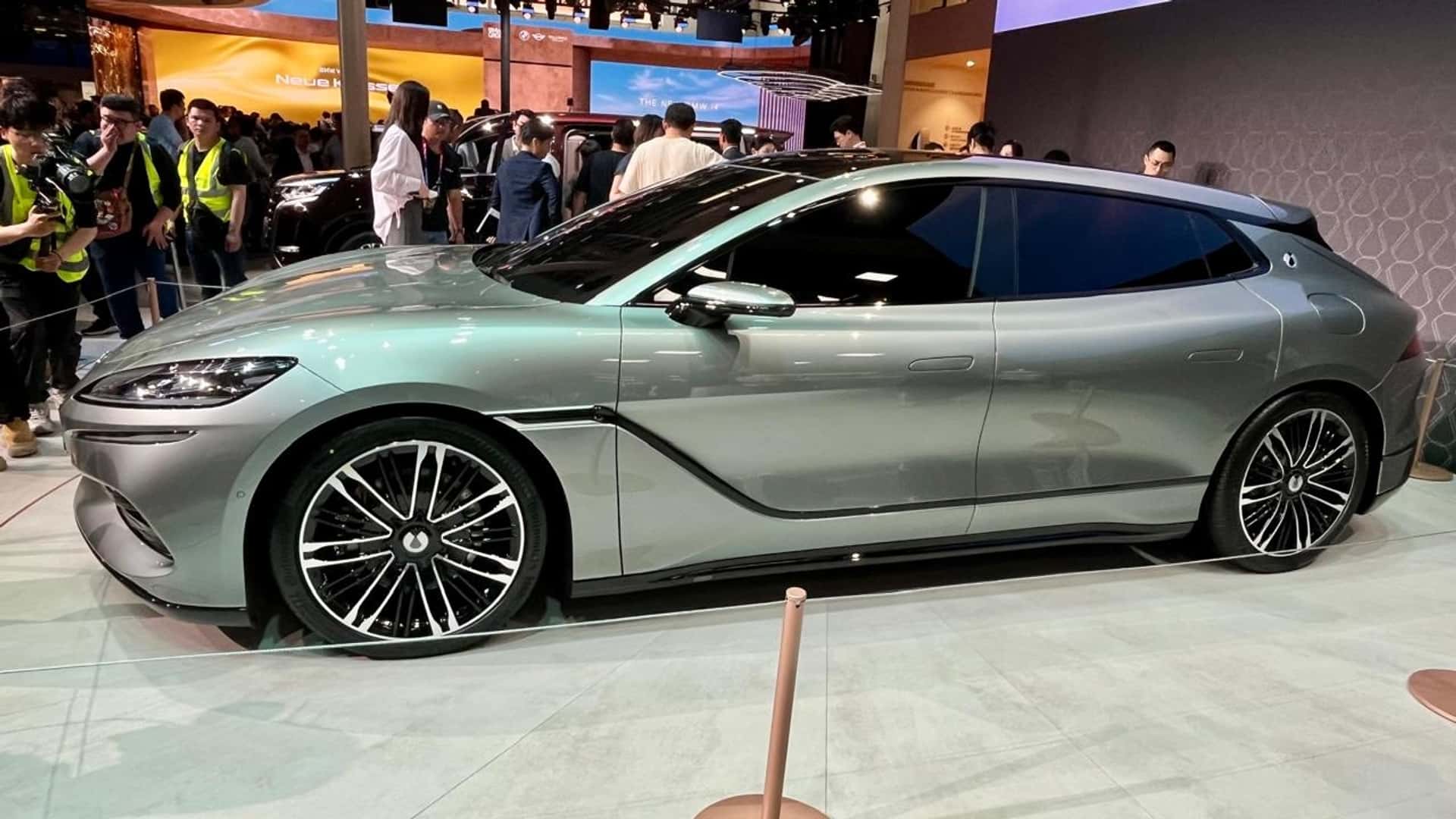 Denza Z9 GT 2025: Giá xe lăn bánh, Hình ảnh, Thông số & Trả góp