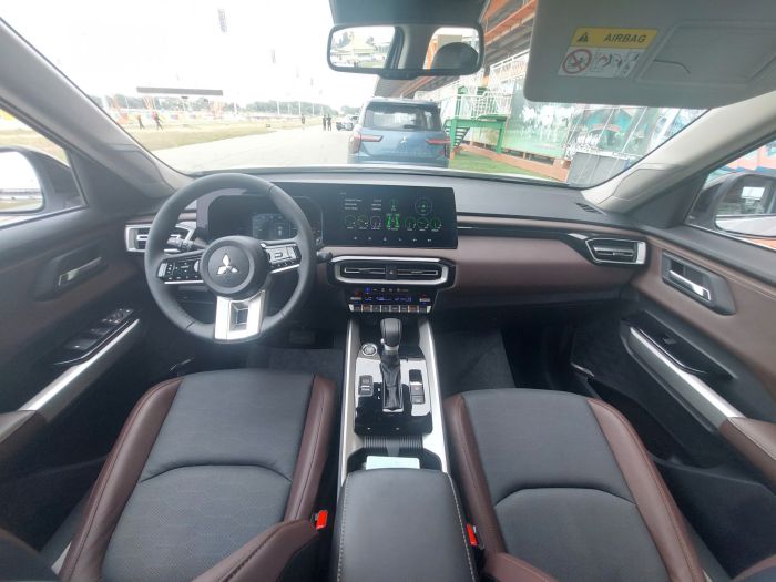 Mitsubishi DST 2026: Giá lăn bánh, Hình ảnh, Thông số