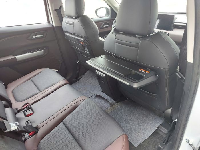 Mitsubishi DST 2026: Giá lăn bánh, Hình ảnh, Thông số