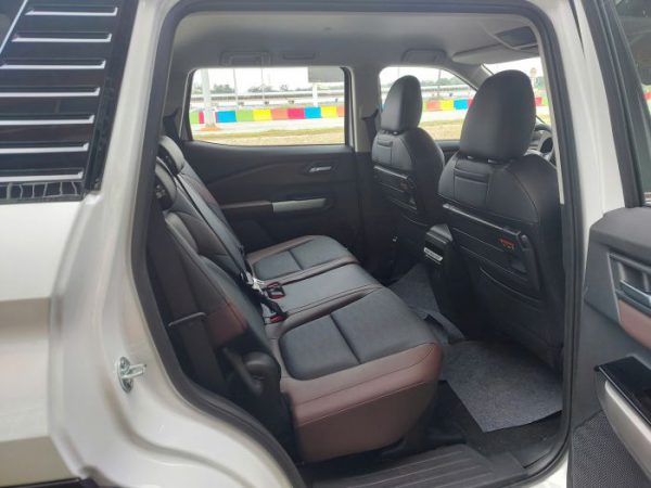 Mitsubishi DST 2026: Giá lăn bánh, Hình ảnh, Thông số