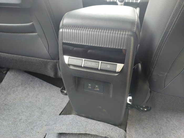 Mitsubishi DST 2026: Giá lăn bánh, Hình ảnh, Thông số