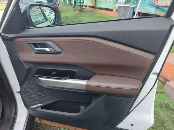 Mitsubishi DST 2026: Giá lăn bánh, Hình ảnh, Thông số