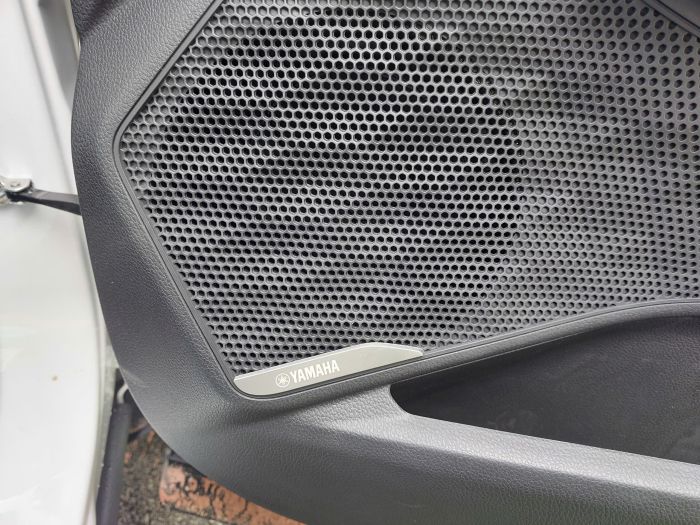 Mitsubishi DST 2026: Giá lăn bánh, Hình ảnh, Thông số