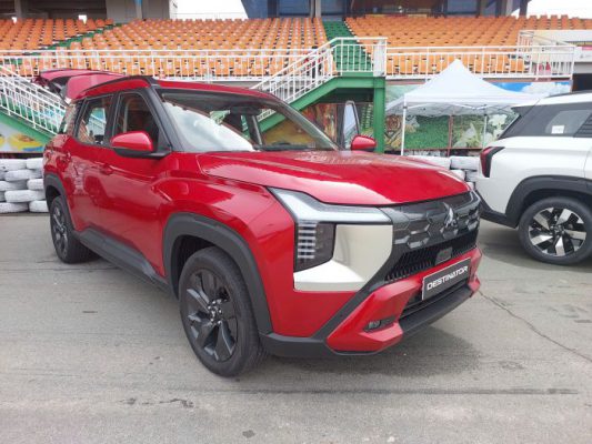 Mitsubishi DST 2026: Giá lăn bánh, Hình ảnh, Thông số